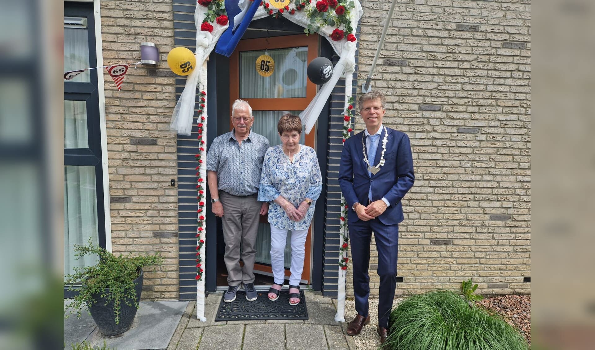 Echtpaar Smits-Alkema viert briljanten huwelijk - De Krant Echtpaar Smits-Alkema viert briljanten huwelijk - De Krant